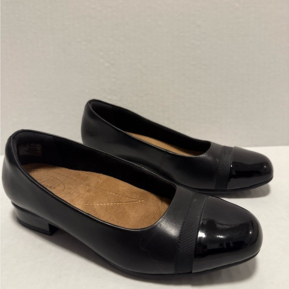 Clarks | Shoes | Clarks Artisan Flat Black Leather Patent Cap Toe Shoes ...